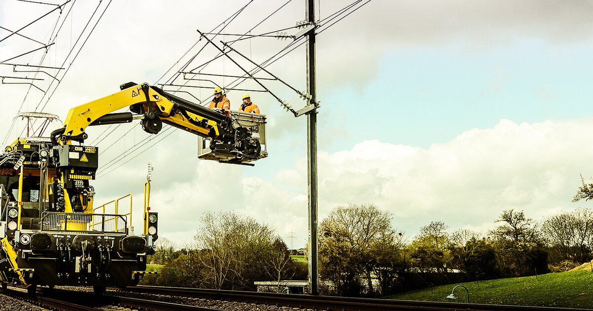 Man Lifts Rail System