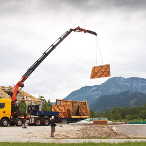 Lorry, Logistics and Loader Cranes | Boom Truck