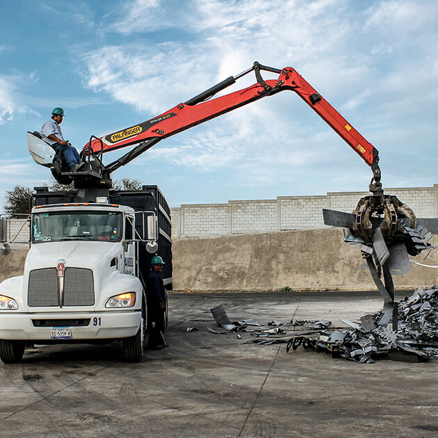 Scrap Applications | Grapple Loaders | PALFINGER