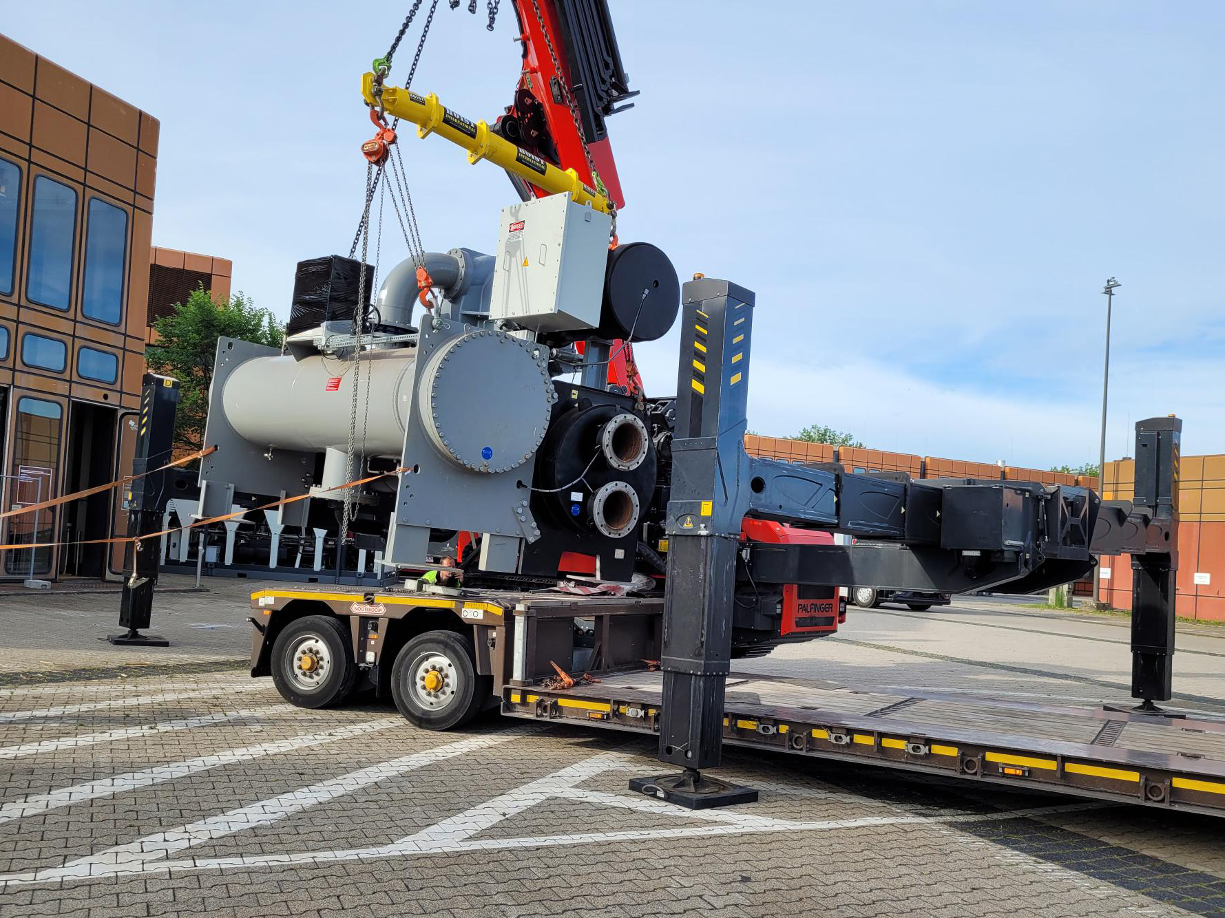 PALFINGER: The Crawler Crane Makes it Possible