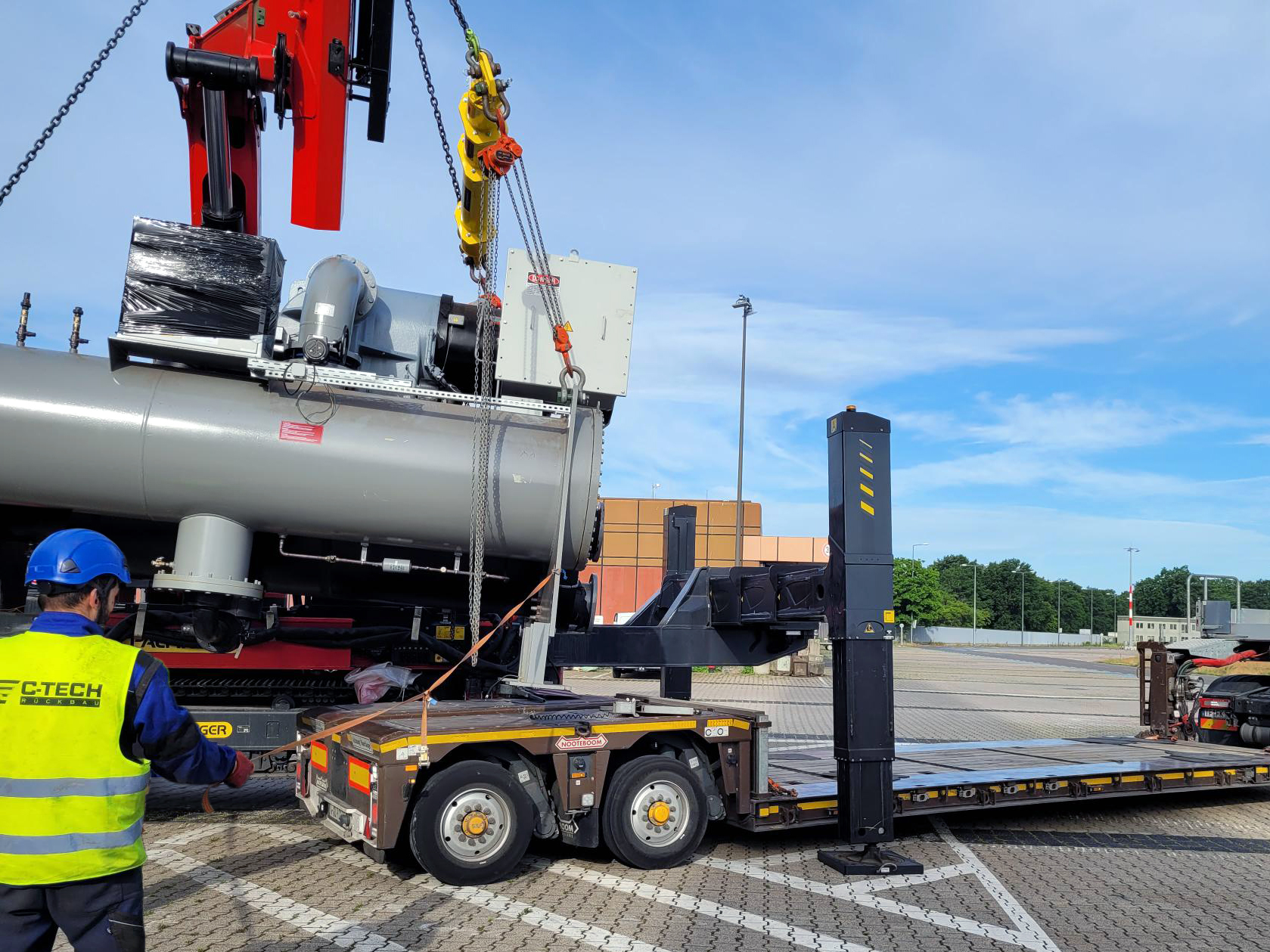 PALFINGER: The Crawler Crane Makes it Possible