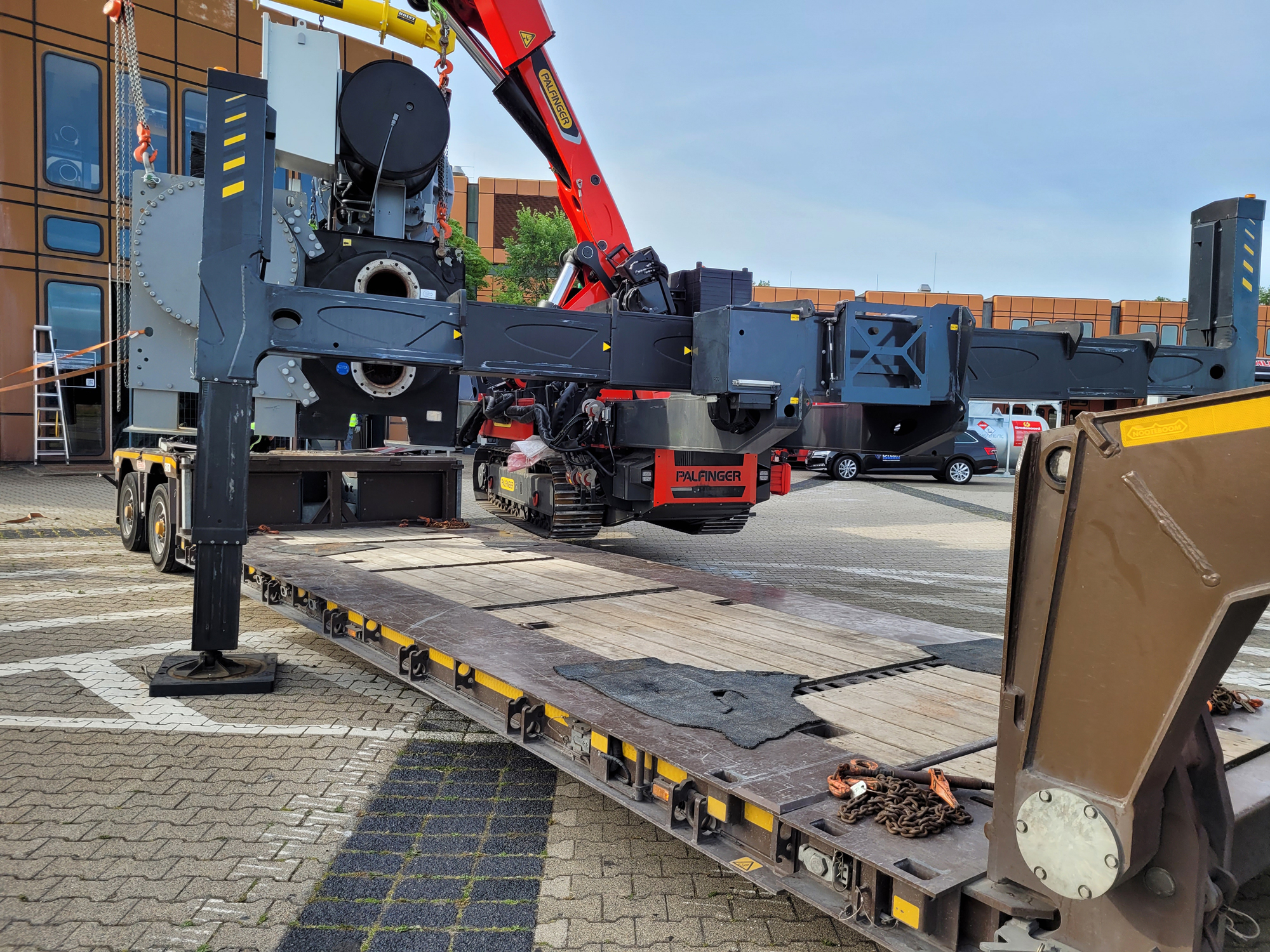 PALFINGER: The Crawler Crane Makes it Possible