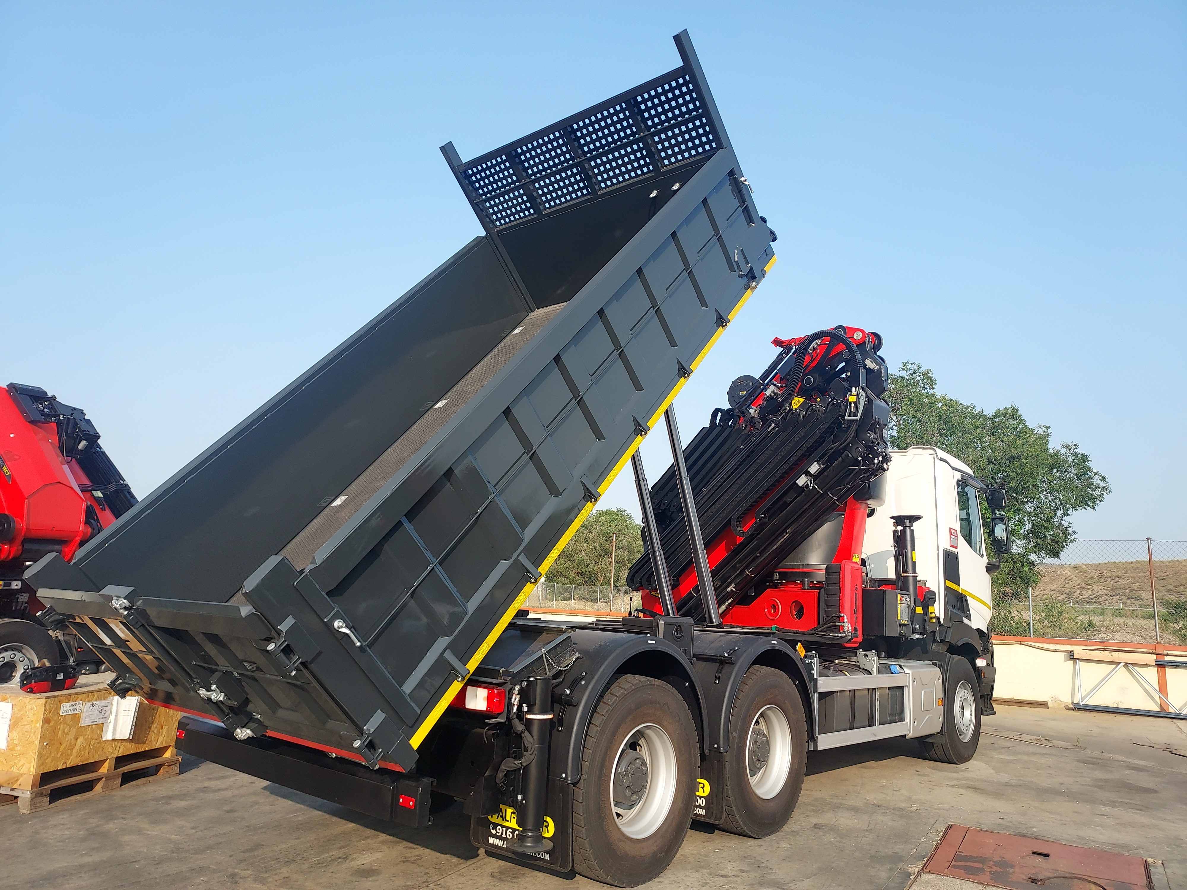M2 IBIZA CONSTRUCT SE HA HECHO CON LA PK 48.002 TEC 7 DE PALFINGER